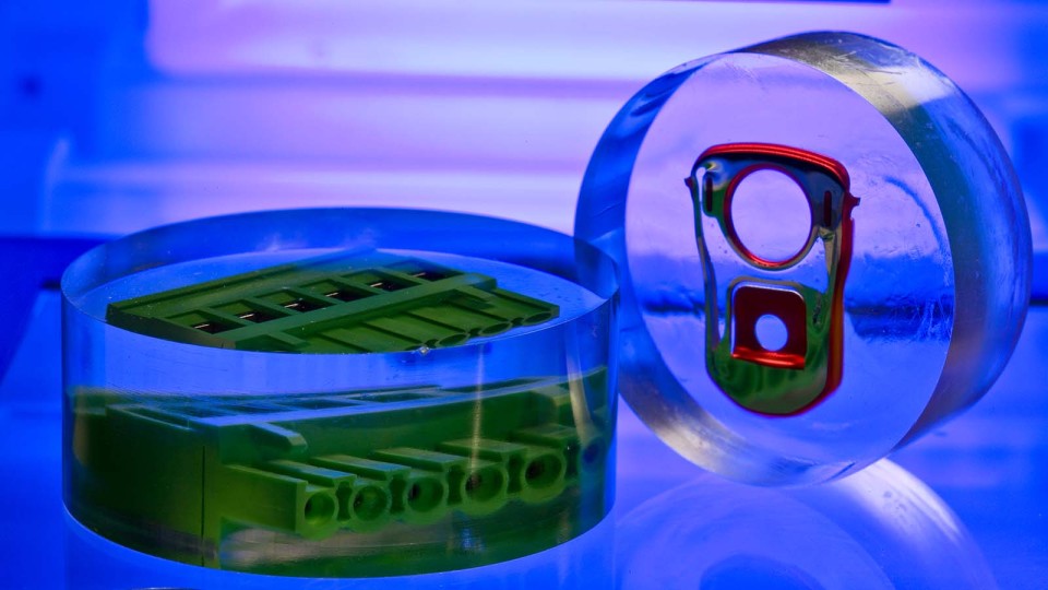 Embedding systems for metallographic sample preparation